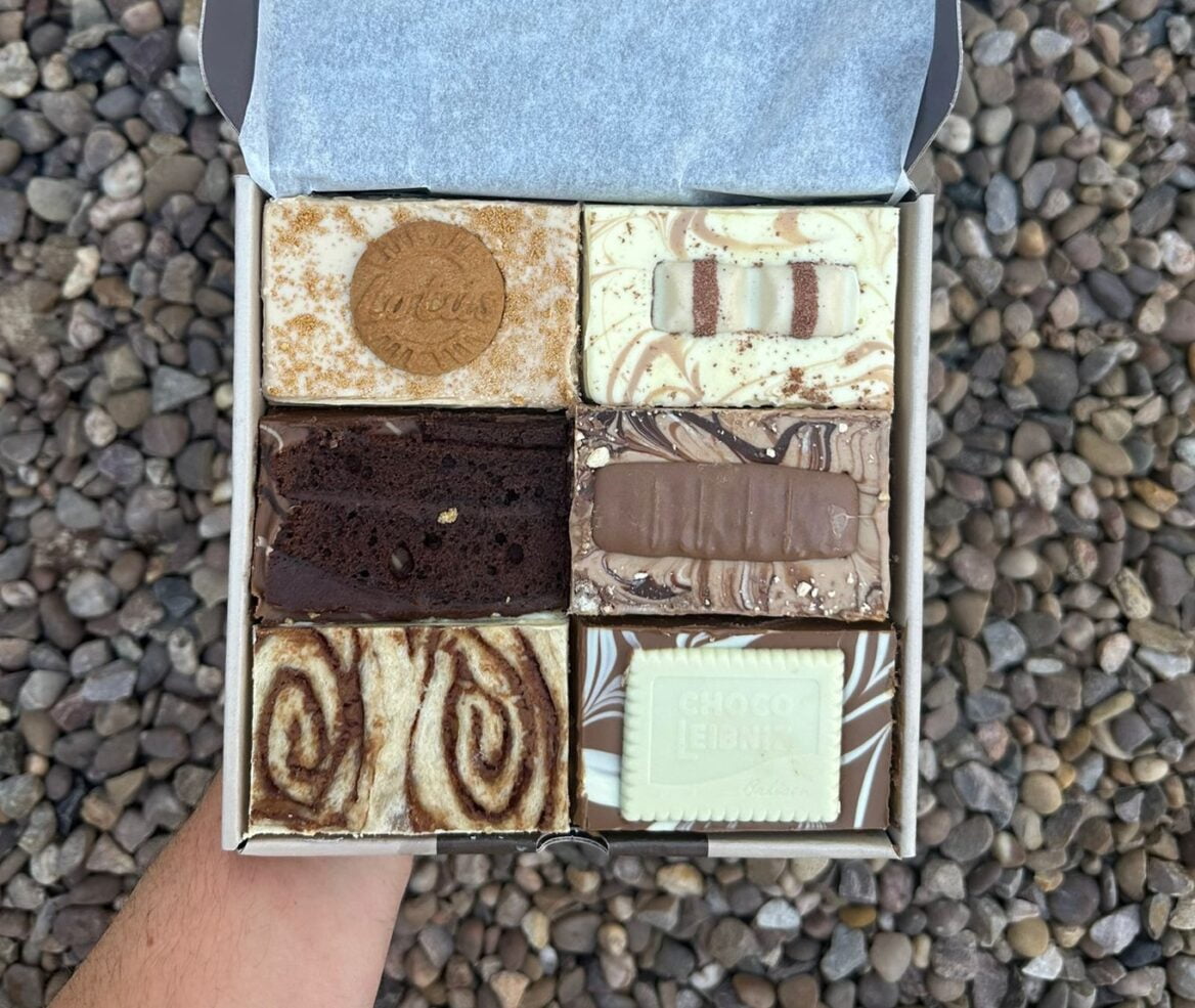 Anniversary Proaties | Build & Bake