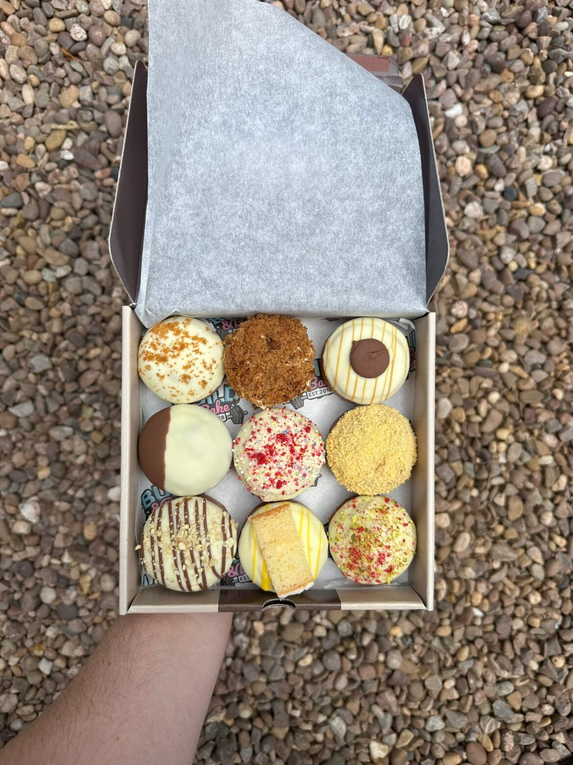 Limited white chocolate blondie box | Build & Bake